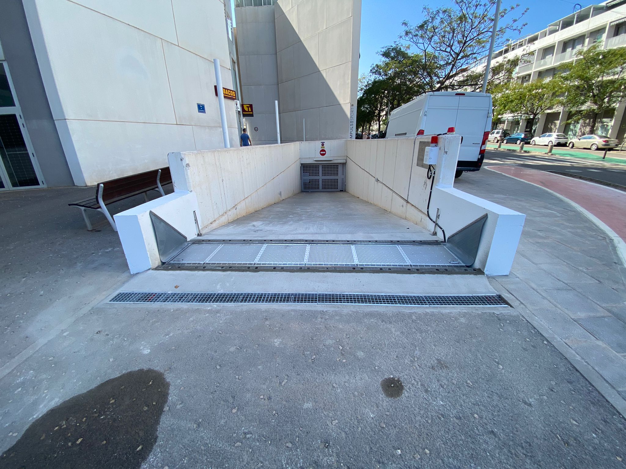 Lakeside install the first Hydraulic Automatic Flood Barrier in Spain ...